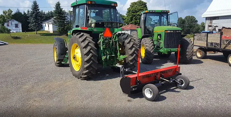 Balayeuses magnétiques pour tracteurs - Bluestreak Equipment Magnetics